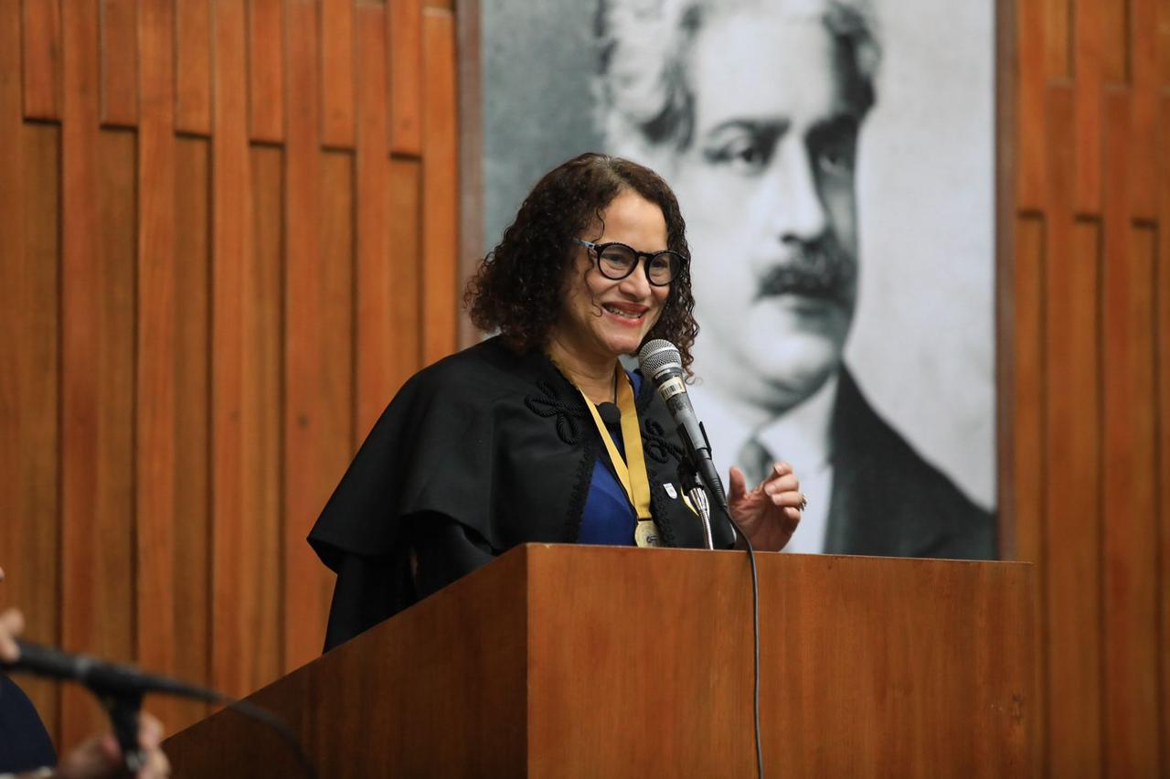 Luciana é empossada como membro honorário da Academia Pernambucana de Ciências – Secretaria ...